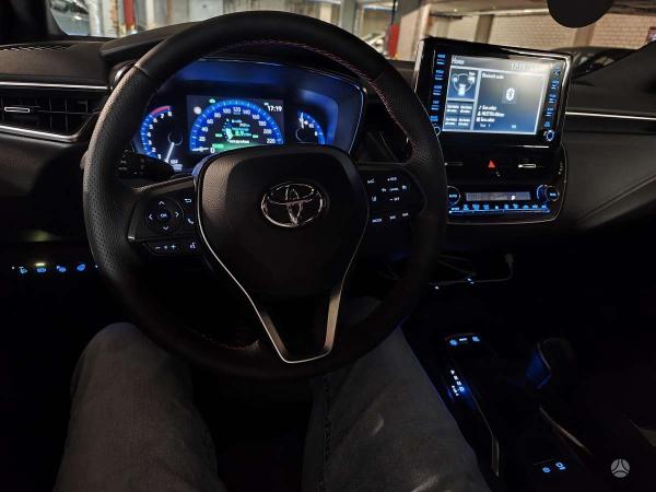 Sarkans Toyota Corolla 2019 Viļņa, ar dzinēja tilpumu 1.99 L un nobraukumu 88 tūkst. km par 18900 €, foto 10 vietnē AUTOMOTO.COM.LV