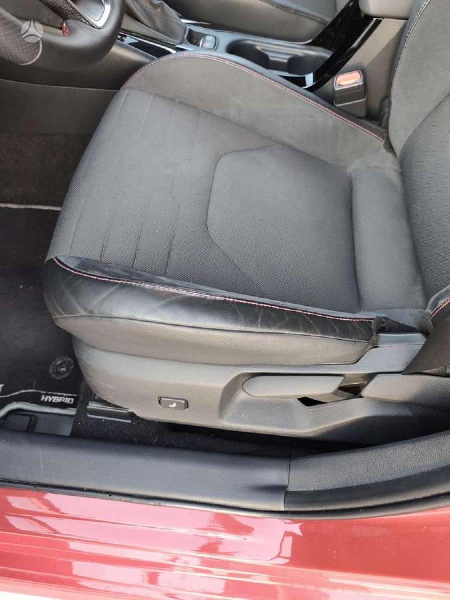 Sarkans Toyota Corolla 2019 Viļņa, ar dzinēja tilpumu 1.99 L un nobraukumu 88 tūkst. km par 18900 €, foto 15 vietnē AUTOMOTO.COM.LV