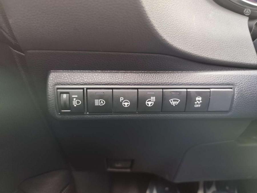 Sarkans Toyota Corolla 2019 Viļņa, ar dzinēja tilpumu 1.99 L un nobraukumu 88 tūkst. km par 18900 €, foto 16 vietnē AUTOMOTO.COM.LV