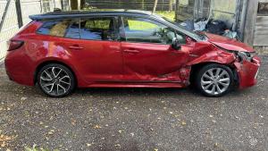 Red Toyota Corolla 2019 in Jonava, with an engine capacity of 1.99 L and mileage of 229 thousand km for 8400 €, photo 5 on AUTOMOTO.COM.LV
