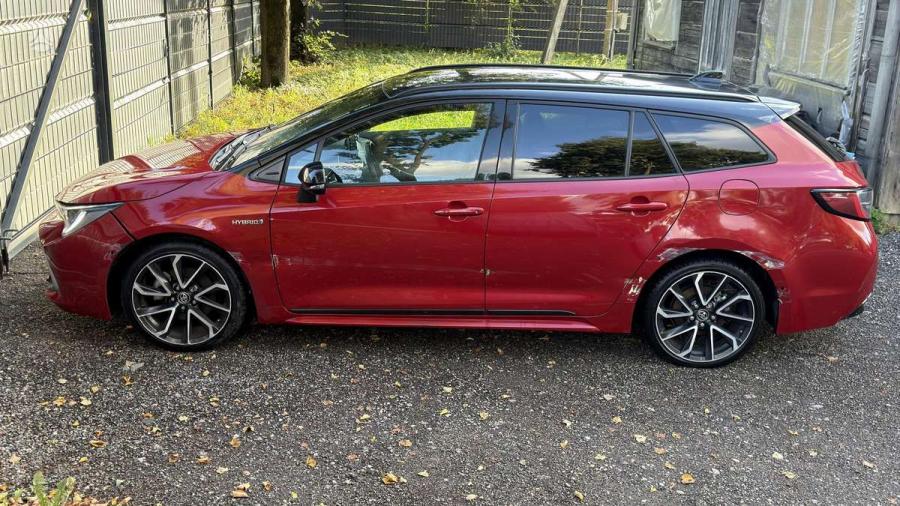 Red Toyota Corolla 2019 in Jonava, with an engine capacity of 1.99 L and mileage of 229 thousand km for 8400 €, photo 9 on AUTOMOTO.COM.LV