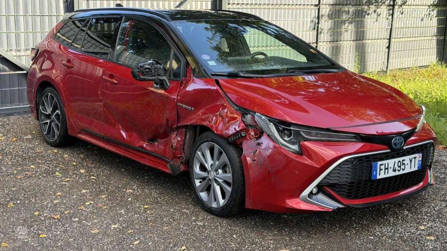 Red Toyota Corolla 2019 in Jonava, with an engine capacity of 1.99 L and mileage of 229 thousand km for 8400 €, photo 14 on AUTOMOTO.COM.LV