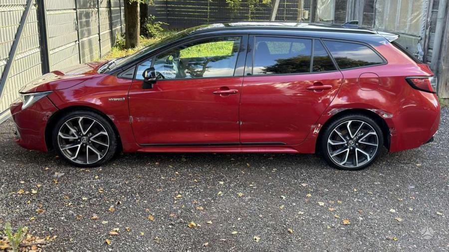 Red Toyota Corolla 2019 in Jonava, with an engine capacity of 1.99 L and mileage of 229 thousand km for 8400 €, photo 17 on AUTOMOTO.COM.LV