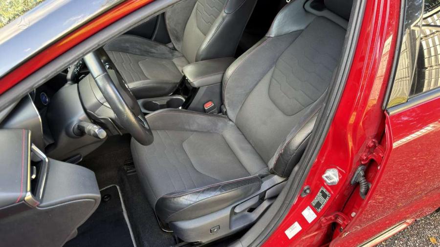 Red Toyota Corolla 2019 in Jonava, with an engine capacity of 1.99 L and mileage of 229 thousand km for 8400 €, photo 20 on AUTOMOTO.COM.LV