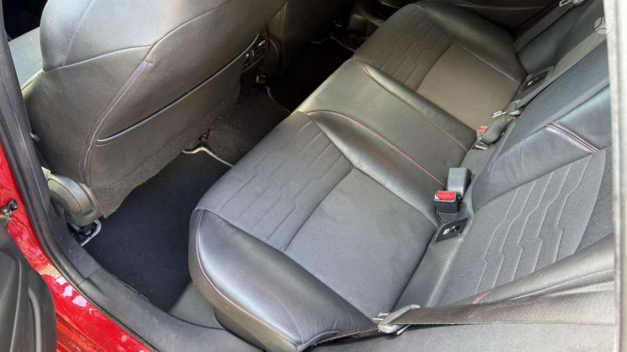 Red Toyota Corolla 2019 in Jonava, with an engine capacity of 1.99 L and mileage of 229 thousand km for 8400 €, photo 21 on AUTOMOTO.COM.LV