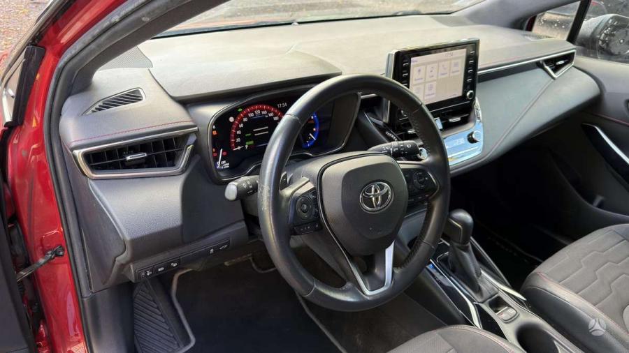Red Toyota Corolla 2019 in Jonava, with an engine capacity of 1.99 L and mileage of 229 thousand km for 8400 €, photo 23 on AUTOMOTO.COM.LV