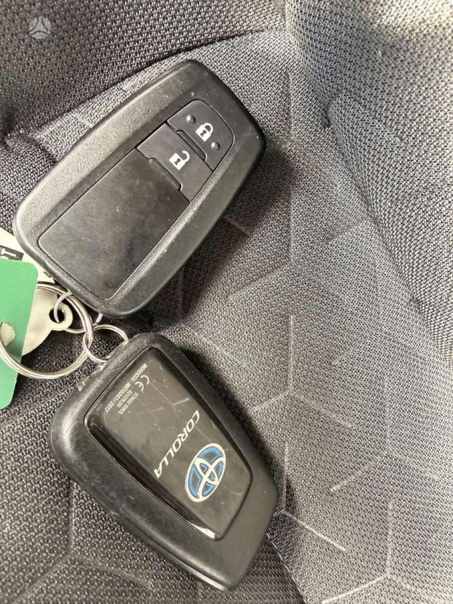 Sarkans Toyota Corolla 2019 Viļņa, ar dzinēja tilpumu 1.80 L un nobraukumu 123 tūkst. km par 17350 €, foto 37 vietnē AUTOMOTO.COM.LV
