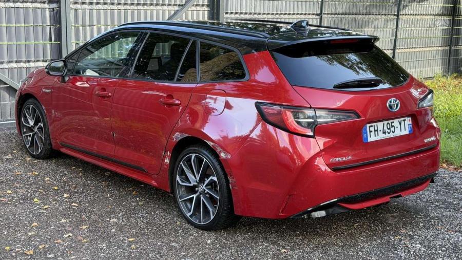 Red Toyota Corolla 2019 in Jonava, with an engine capacity of 1.99 L and mileage of 229 thousand km for 8250 €, photo 8 on AUTOMOTO.COM.LV