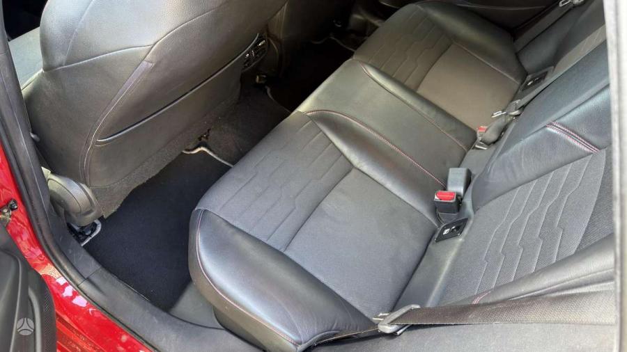 Red Toyota Corolla 2019 in Jonava, with an engine capacity of 1.99 L and mileage of 229 thousand km for 8250 €, photo 22 on AUTOMOTO.COM.LV