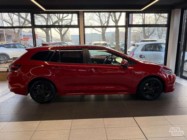 Red Toyota Corolla 2021 in Kaunas, with an engine capacity of 2.00 L and mileage of 52 thousand km for 24439 €, photo 5 on AUTOMOTO.COM.LV