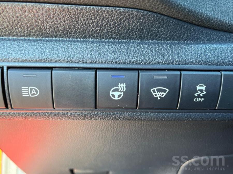 Sarkans Toyota Corolla 2021 Rīga, ar dzinēja tilpumu 1.80 L un nobraukumu 48 tūkst. km par 21990 €, foto 19 vietnē AUTOMOTO.COM.LV
