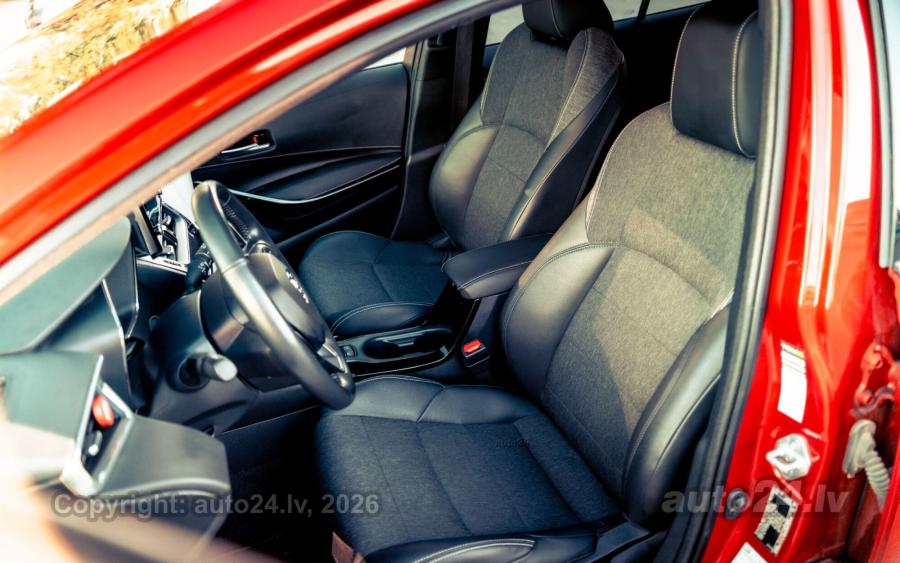 Sarkans Toyota Corolla 2021 Tallina, ar dzinēja tilpumu 1.80 L un nobraukumu 99 tūkst. km par 19900 €, foto 12 vietnē AUTOMOTO.COM.LV