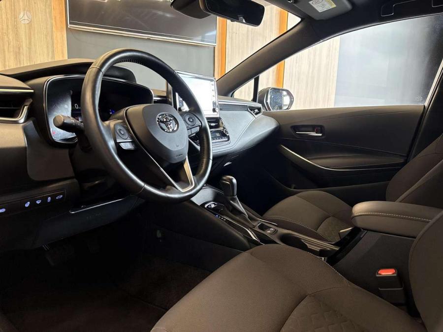 Red Toyota Corolla 2021 in Kaunas, with an engine capacity of 1.99 L and mileage of 138 thousand km for 18990 €, photo 14 on AUTOMOTO.COM.LV