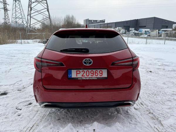 Red Toyota Corolla 2023 in Kaunas, with an engine capacity of 1.80 L and mileage of 265 thousand km for 17200 €, photo 4 on AUTOMOTO.COM.LV