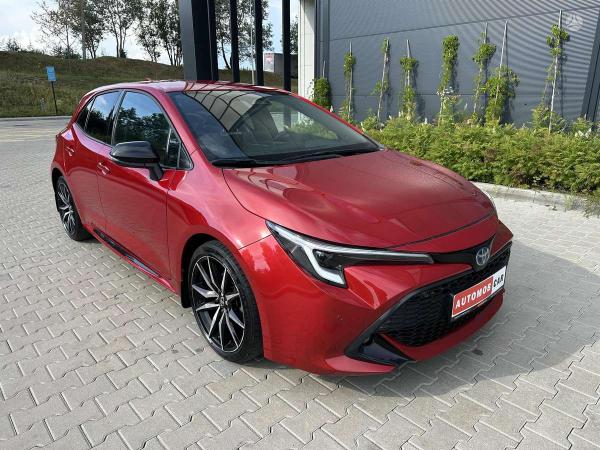 Sarkans Toyota Corolla 2023 Viļņa, ar dzinēja tilpumu 1.99 L un nobraukumu 21 tūkst. km par 19350 €, foto 2 vietnē AUTOMOTO.COM.LV