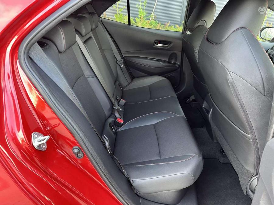 Sarkans Toyota Corolla 2023 Viļņa, ar dzinēja tilpumu 1.99 L un nobraukumu 21 tūkst. km par 19350 €, foto 36 vietnē AUTOMOTO.COM.LV