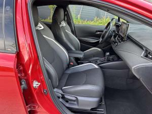 Sarkans Toyota Corolla 2023 Viļņa, ar dzinēja tilpumu 1.99 L un nobraukumu 21 tūkst. km par 19350 €, foto 38 vietnē AUTOMOTO.COM.LV