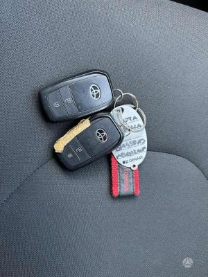 Sarkans Toyota Corolla 2023 Viļņa, ar dzinēja tilpumu 1.99 L un nobraukumu 21 tūkst. km par 19350 €, foto 42 vietnē AUTOMOTO.COM.LV