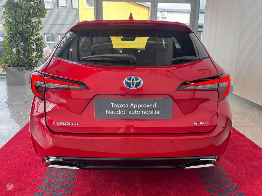 Red Toyota Corolla 2024 in Siauliai, with an engine capacity of 1.99 L and mileage of 102 thousand km for 23300 €, photo 8 on AUTOMOTO.COM.LV