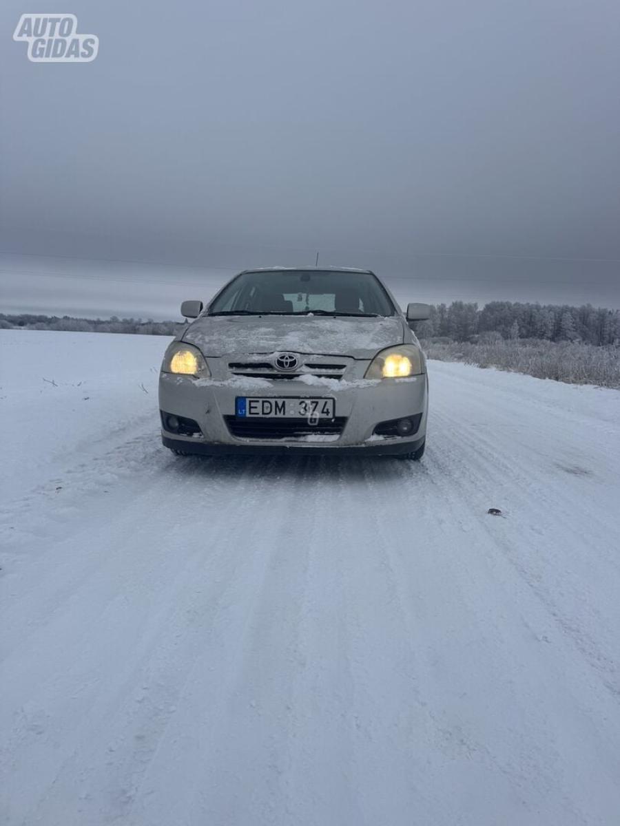 Toyota Corolla 2005 Panevēža, ar dzinēja tilpumu 2.00 L un nobraukumu 300 tūkst. km par 1500 €, foto 1 vietnē AUTOMOTO.COM.LV