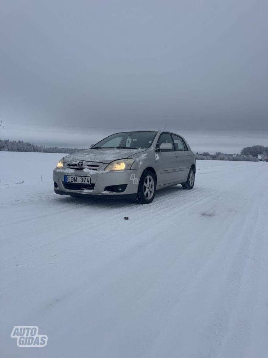 Toyota Corolla 2005 Panevēža, ar dzinēja tilpumu 2.00 L un nobraukumu 300 tūkst. km par 1500 €, foto 3 vietnē AUTOMOTO.COM.LV