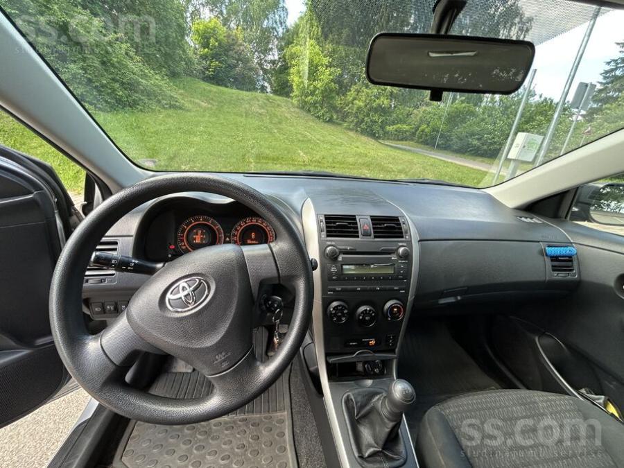 Toyota Corolla 2007 Rīga, ar dzinēja tilpumu 1.60 L un nobraukumu 270 tūkst. km par 2450 €, foto 13 vietnē AUTOMOTO.COM.LV