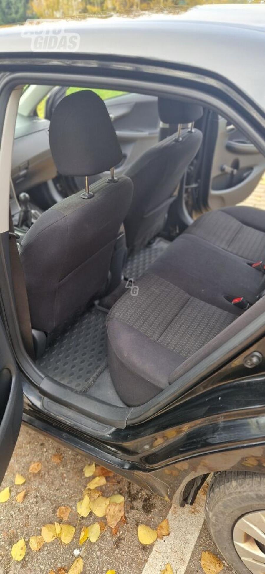 Toyota Corolla 2007 in Sirvintos, with an engine capacity of 1.60 L and mileage of 388 thousand km for 2100 €, photo 18 on AUTOMOTO.COM.LV