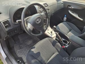 Toyota Corolla 2009 Rīga, ar dzinēja tilpumu 1.60 L un nobraukumu 240 tūkst. km par 35450 €, foto 3 vietnē AUTOMOTO.COM.LV