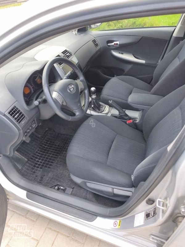 Toyota Corolla 2009 Šauļi, ar dzinēja tilpumu 2.00 L un nobraukumu 119 tūkst. km par 8000 €, foto 1 vietnē AUTOMOTO.COM.LV