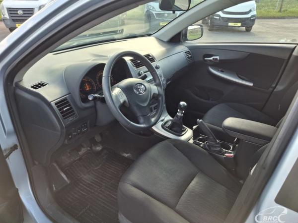 Toyota Corolla 2010 in Vilnius, with an engine capacity of 1.60 L and mileage of 191 thousand km for 1900 €, photo 5 on AUTOMOTO.COM.LV