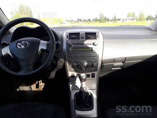 Toyota Corolla 2010 in Riga, with an engine capacity of 1.60 L and mileage of 196 thousand km for 3500 €, photo 8 on AUTOMOTO.COM.LV