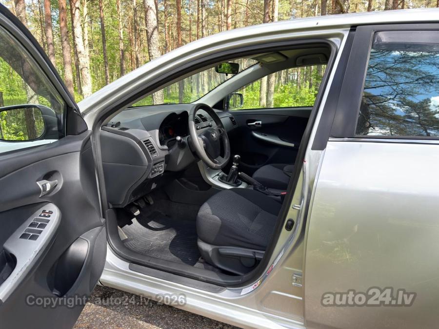 Toyota Corolla 2011 in Tallinn, with an engine capacity of 1.60 L and mileage of 249 thousand km for 4500 €, photo 10 on AUTOMOTO.COM.LV
