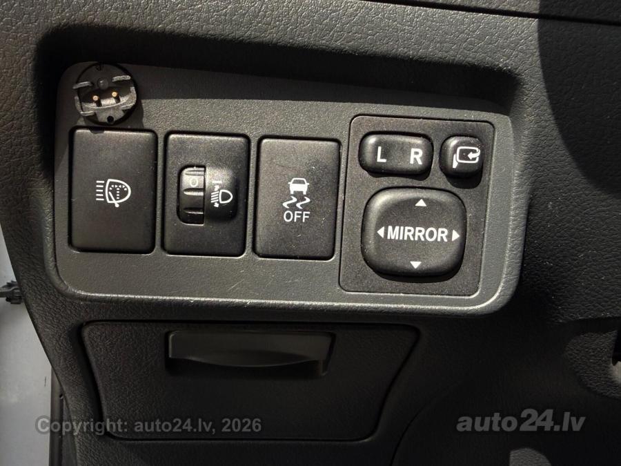 Toyota Corolla 2011 in Tallinn, with an engine capacity of 1.60 L and mileage of 249 thousand km for 4500 €, photo 17 on AUTOMOTO.COM.LV