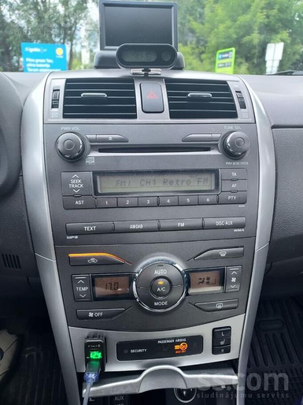 Toyota Corolla 2011 in Riga, with an engine capacity of 1.60 L and mileage of 234 thousand km for 4500 €, photo 9 on AUTOMOTO.COM.LV