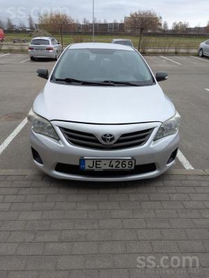 Toyota Corolla 2013 Rīga, ar dzinēja tilpumu 1.30 L un nobraukumu 214 tūkst. km par 2100 €, foto  vietnē AUTOMOTO.COM.LV