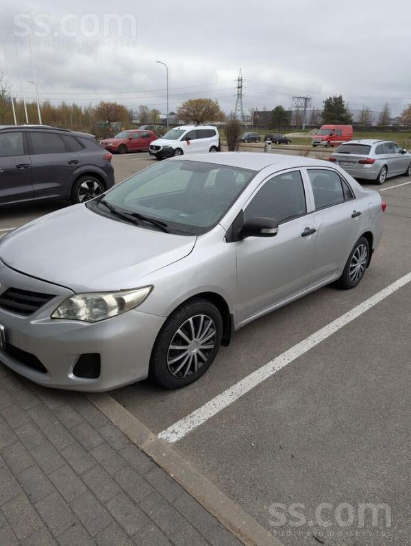 Toyota Corolla 2013 Rīga, ar dzinēja tilpumu 1.30 L un nobraukumu 214 tūkst. km par 2100 €, foto 3 vietnē AUTOMOTO.COM.LV