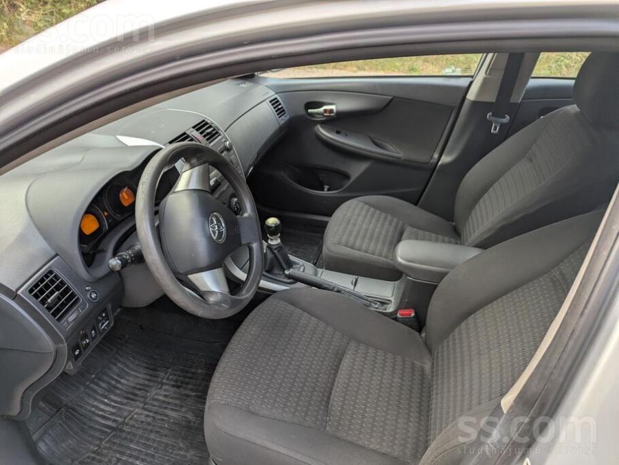 Toyota Corolla 2013 Rīga, ar dzinēja tilpumu 1.30 L un nobraukumu 214 tūkst. km par 2500 €, foto 7 vietnē AUTOMOTO.COM.LV