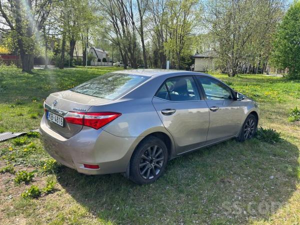 Toyota Corolla 2015 in Riga, with an engine capacity of 1.60 L and mileage of 147 thousand km for 8900 €, photo 3 on AUTOMOTO.COM.LV