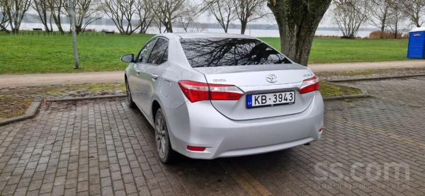 Toyota Corolla 2015 in Ogre, with an engine capacity of 1.50 L and mileage of 157 thousand km for 8200 €, photo 1 on AUTOMOTO.COM.LV
