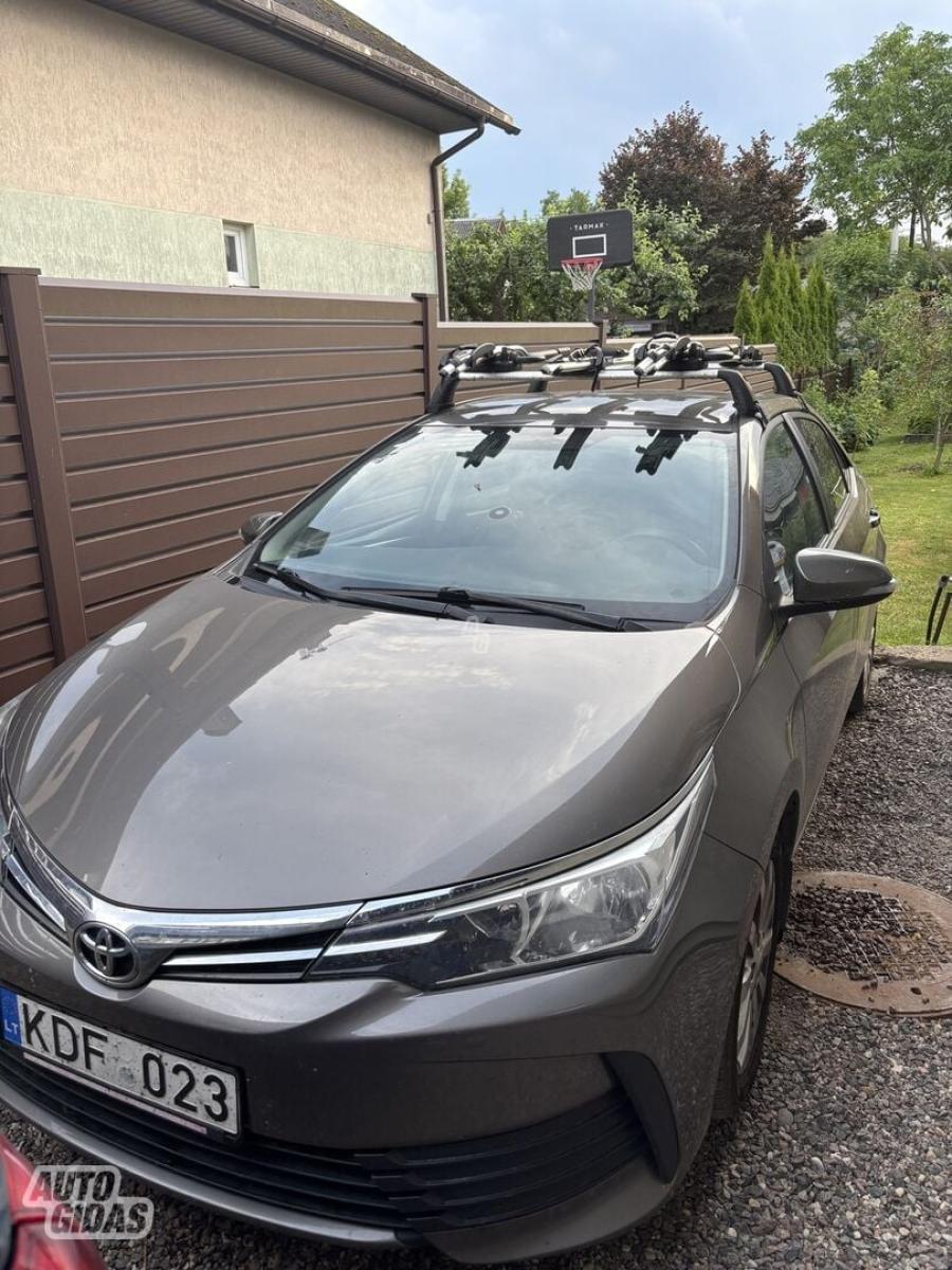 Toyota Corolla 2017 in Vilnius, with an engine capacity of 1.60 L and mileage of 142 thousand km for 9900 €, photo 1 on AUTOMOTO.COM.LV