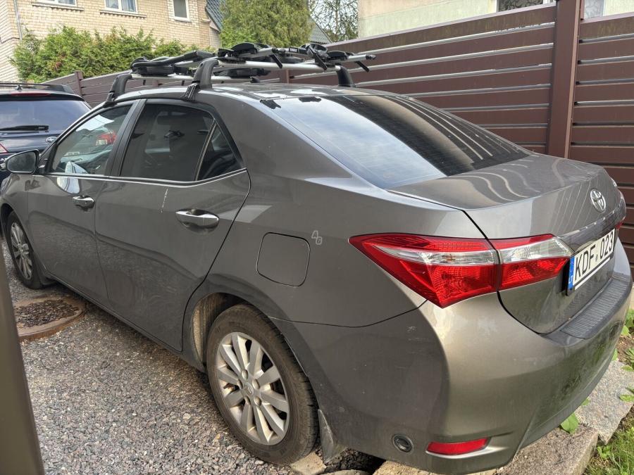 Toyota Corolla 2017 in Vilnius, with an engine capacity of 1.60 L and mileage of 142 thousand km for 9900 €, photo 3 on AUTOMOTO.COM.LV