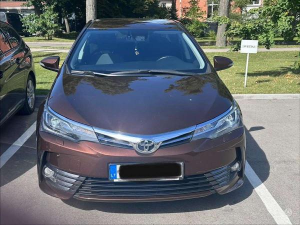 Toyota Corolla 2017 in Vilnius, with an engine capacity of 1.60 L and mileage of 175 thousand km for 10500 €, photo 1 on AUTOMOTO.COM.LV