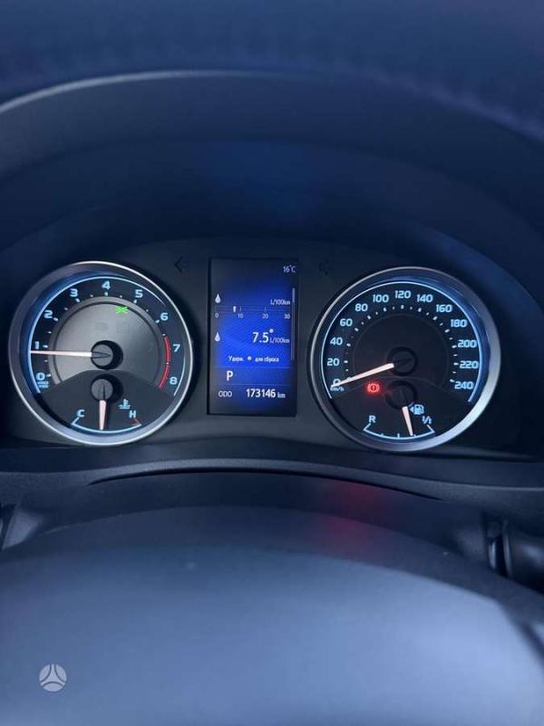 Toyota Corolla 2017 in Vilnius, with an engine capacity of 1.60 L and mileage of 175 thousand km for 10500 €, photo 6 on AUTOMOTO.COM.LV