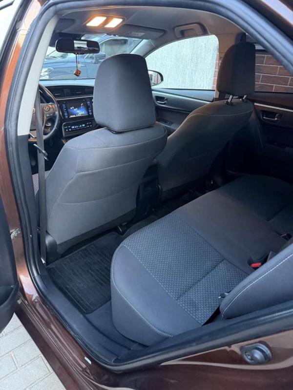 Toyota Corolla 2017 in Vilnius, with an engine capacity of 1.60 L and mileage of 175 thousand km for 10500 €, photo 9 on AUTOMOTO.COM.LV