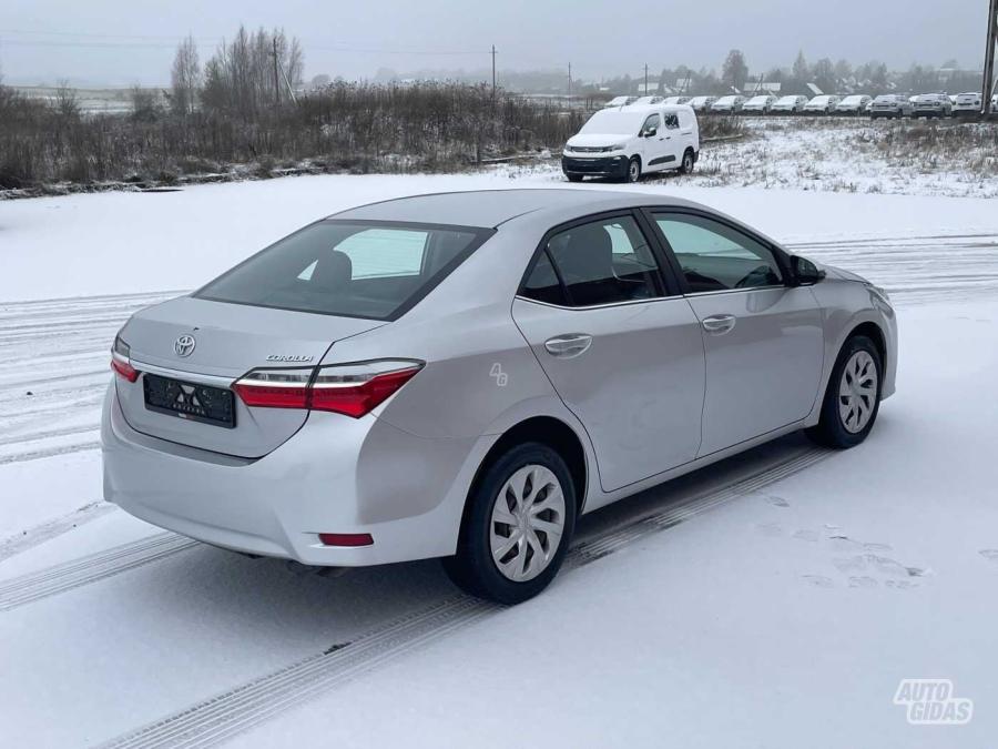 Toyota Corolla 2018 in Ukmerge, with an engine capacity of 1.60 L and mileage of 129 thousand km for 9300 €, photo 3 on AUTOMOTO.COM.LV