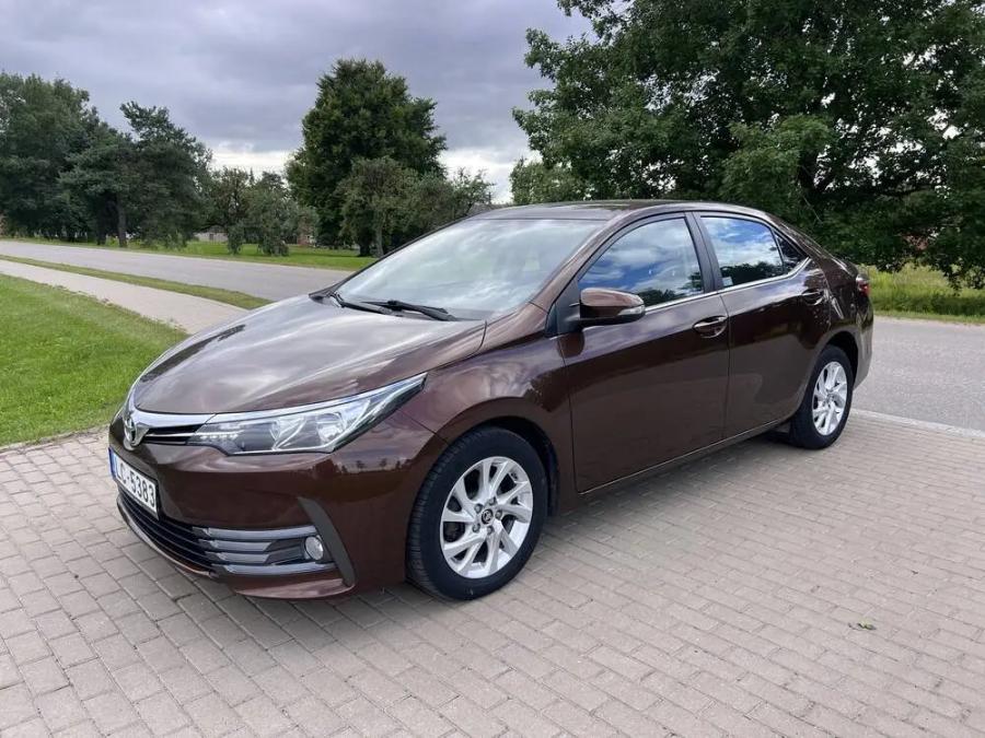 Toyota Corolla 2018 in Riga, with an engine capacity of 1.60 L and mileage of 81 thousand km for 11950 €, photo 1 on AUTOMOTO.COM.LV