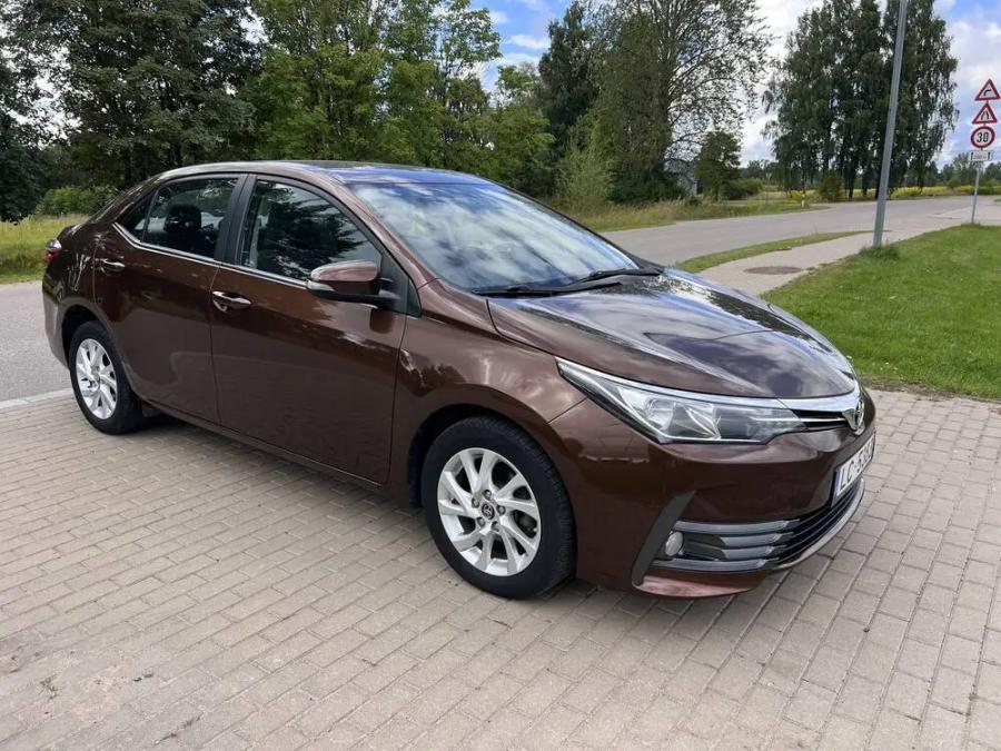 Toyota Corolla 2018 in Riga, with an engine capacity of 1.60 L and mileage of 81 thousand km for 11950 €, photo 4 on AUTOMOTO.COM.LV