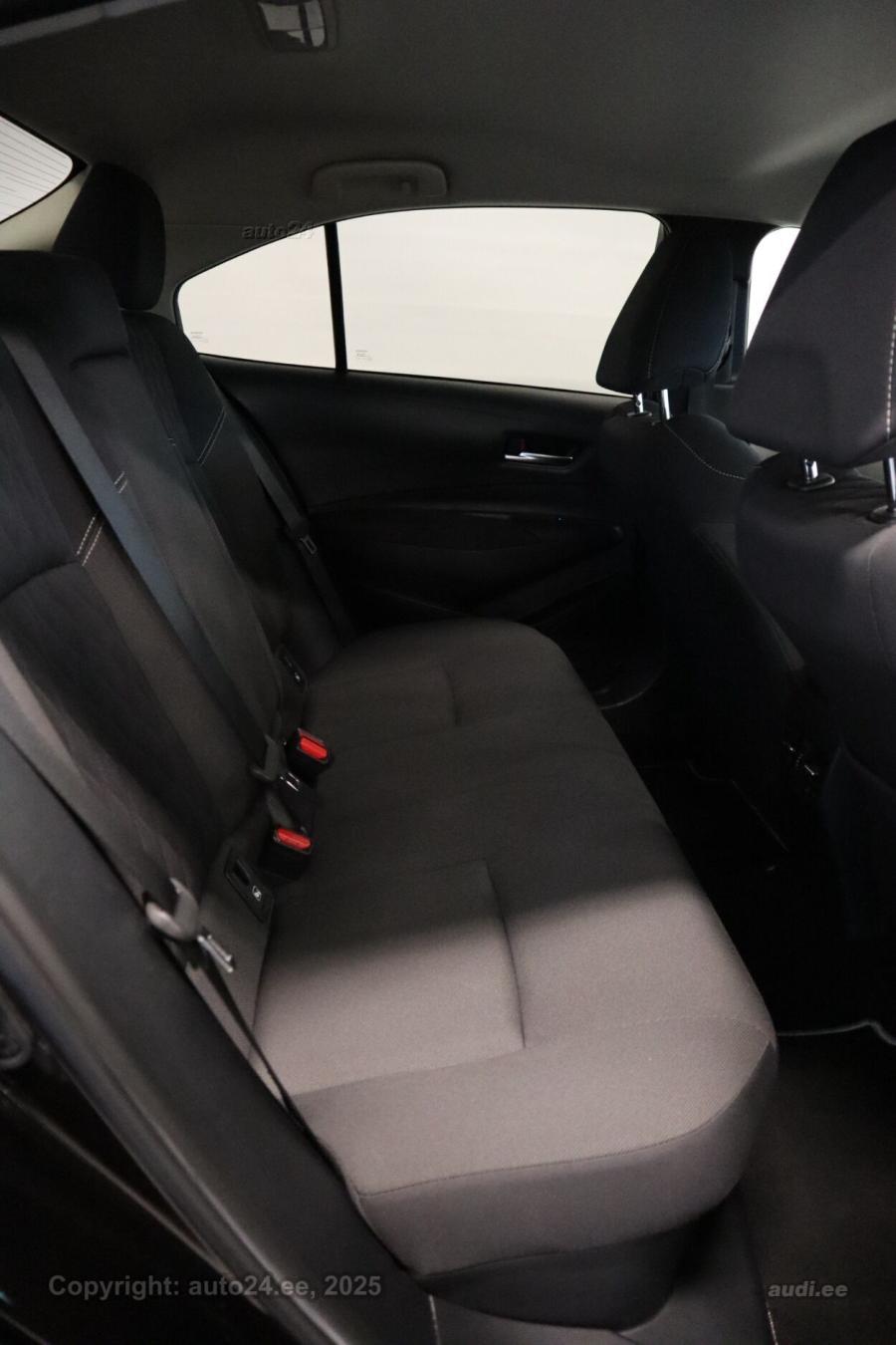 Toyota Corolla 2019 in Tallinn, with an engine capacity of 1.80 L and mileage of 60 thousand km for 18900 €, photo 3 on AUTOMOTO.COM.LV