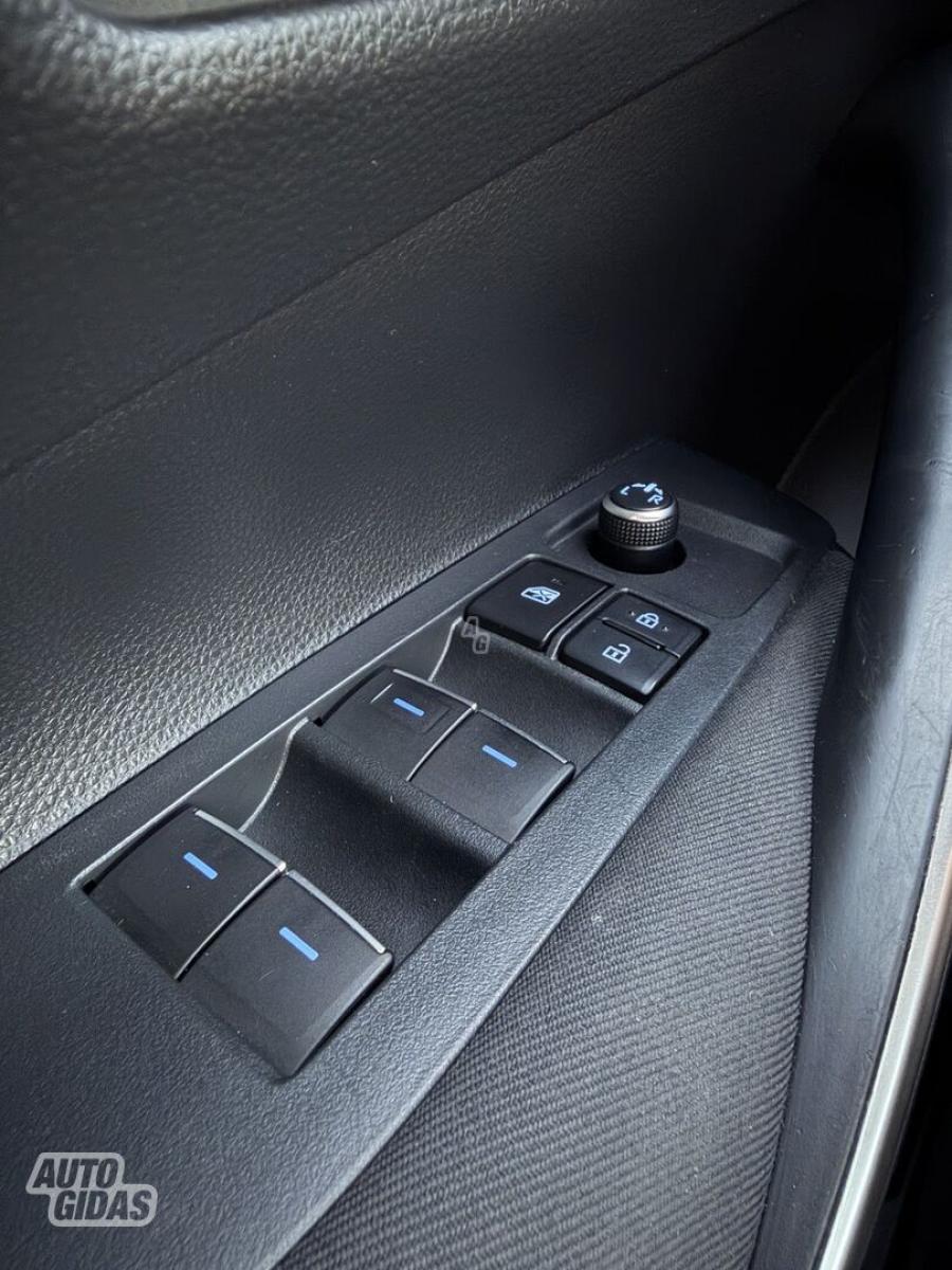 Toyota Corolla 2019 in Vilnius, with an engine capacity of 1.80 L and mileage of 186 thousand km for 15500 €, photo 23 on AUTOMOTO.COM.LV