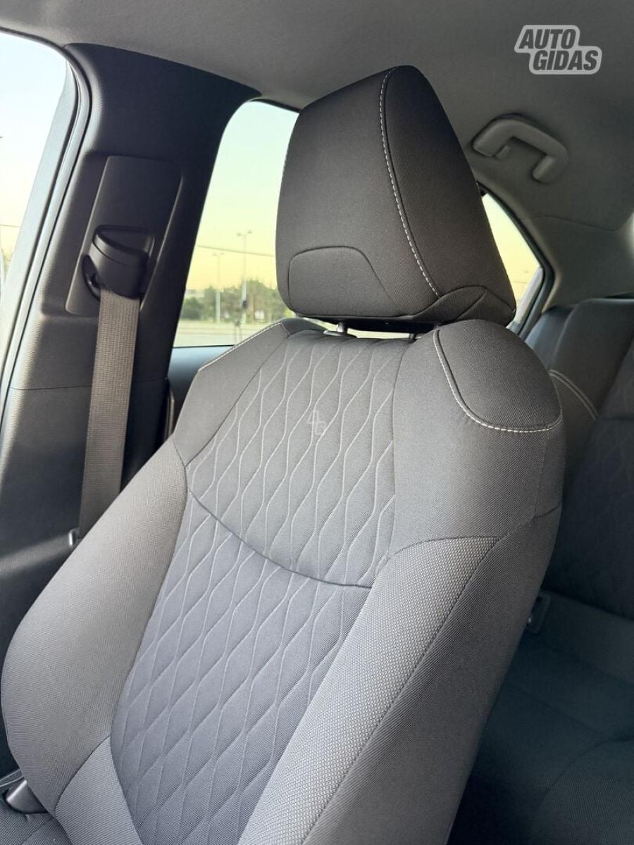 Toyota Corolla 2019 in Vilnius, with an engine capacity of 1.80 L and mileage of 186 thousand km for 15500 €, photo 25 on AUTOMOTO.COM.LV
